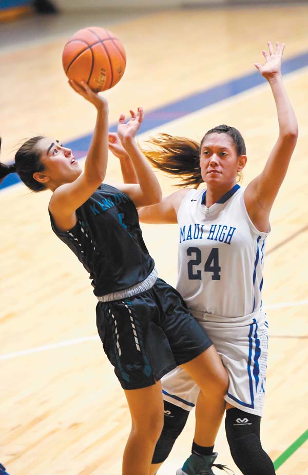 Na Alii hold off Sabers | News, Sports, Jobs - Maui News